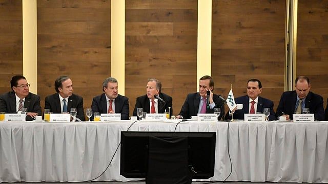 Delinea Meade su propuesta de gobierno ante el CCE