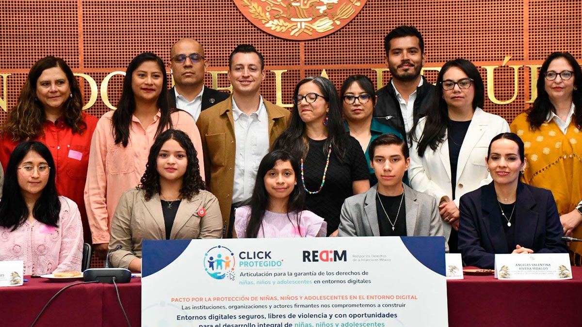 Celeste Ascencio participa en firma del pacto Click Protegido