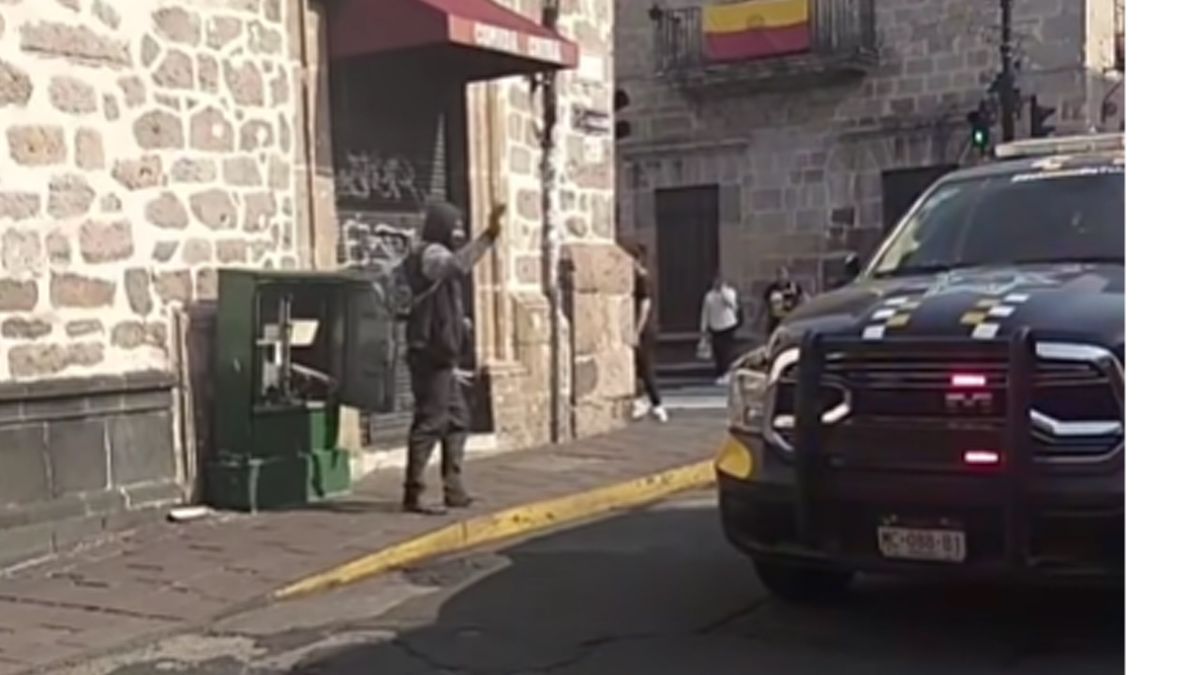 Patrulla le cae a ladrón mientras roba cables en Morelia y hace como ...
