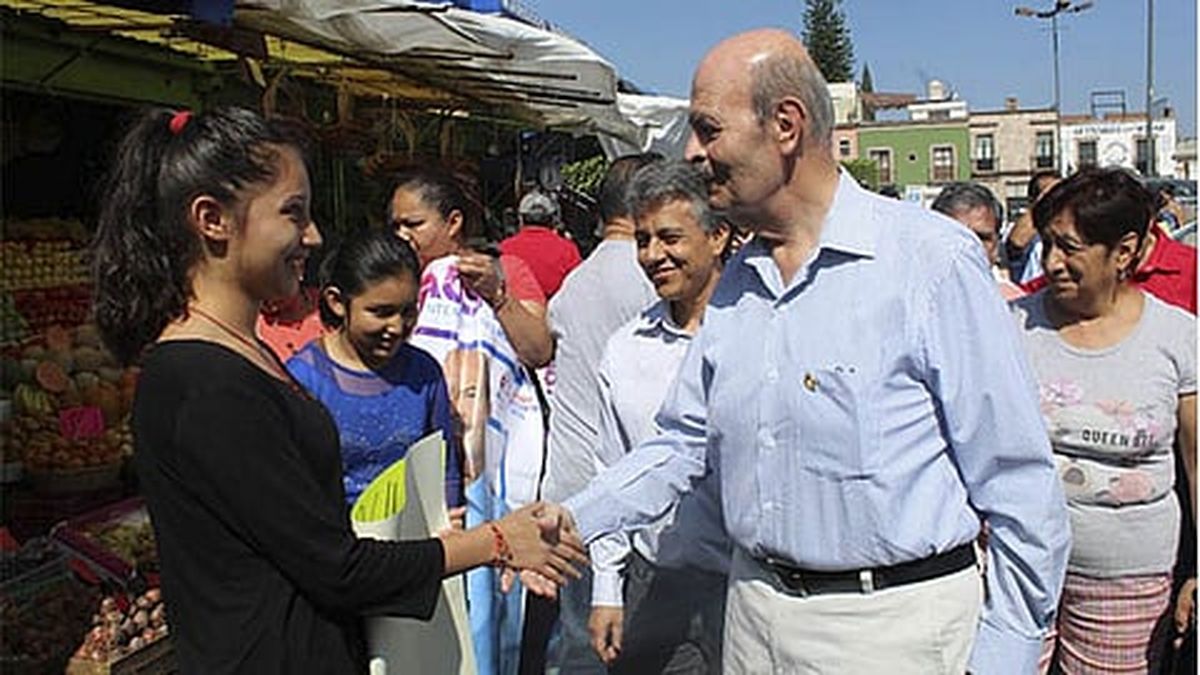Fausto Vallejo Figueroa visita Mercado San Juan